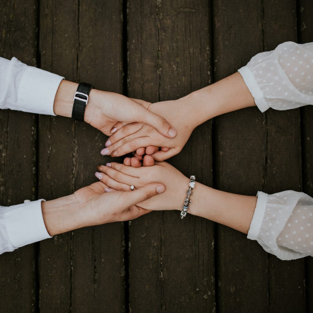 +850 Palabras que rimen con mano ¡Listados con 2,3,4,5,6,7,8 y 9 sílabas!
